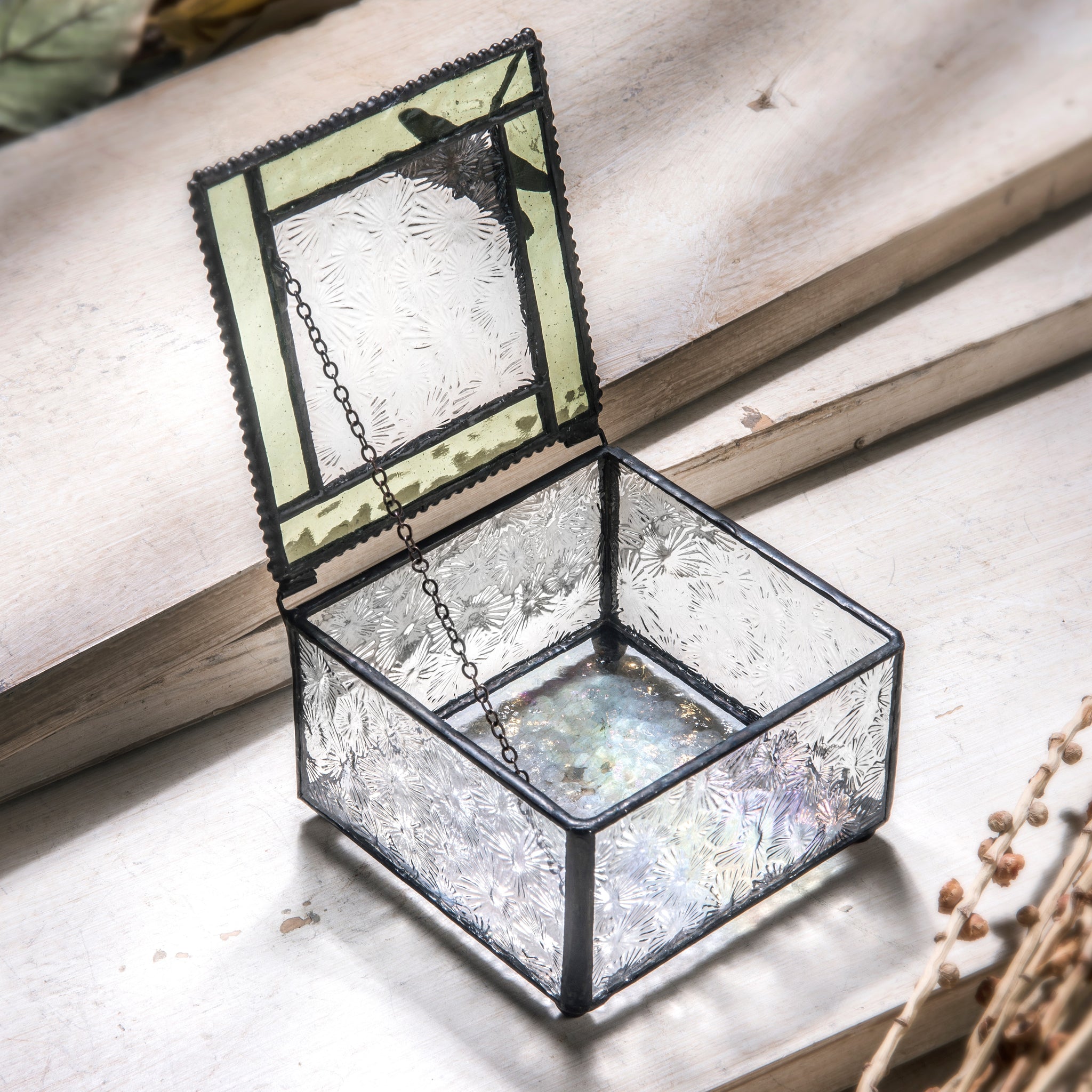 Dragonfly Keepsake Box 141 – J Devlin Glass Art