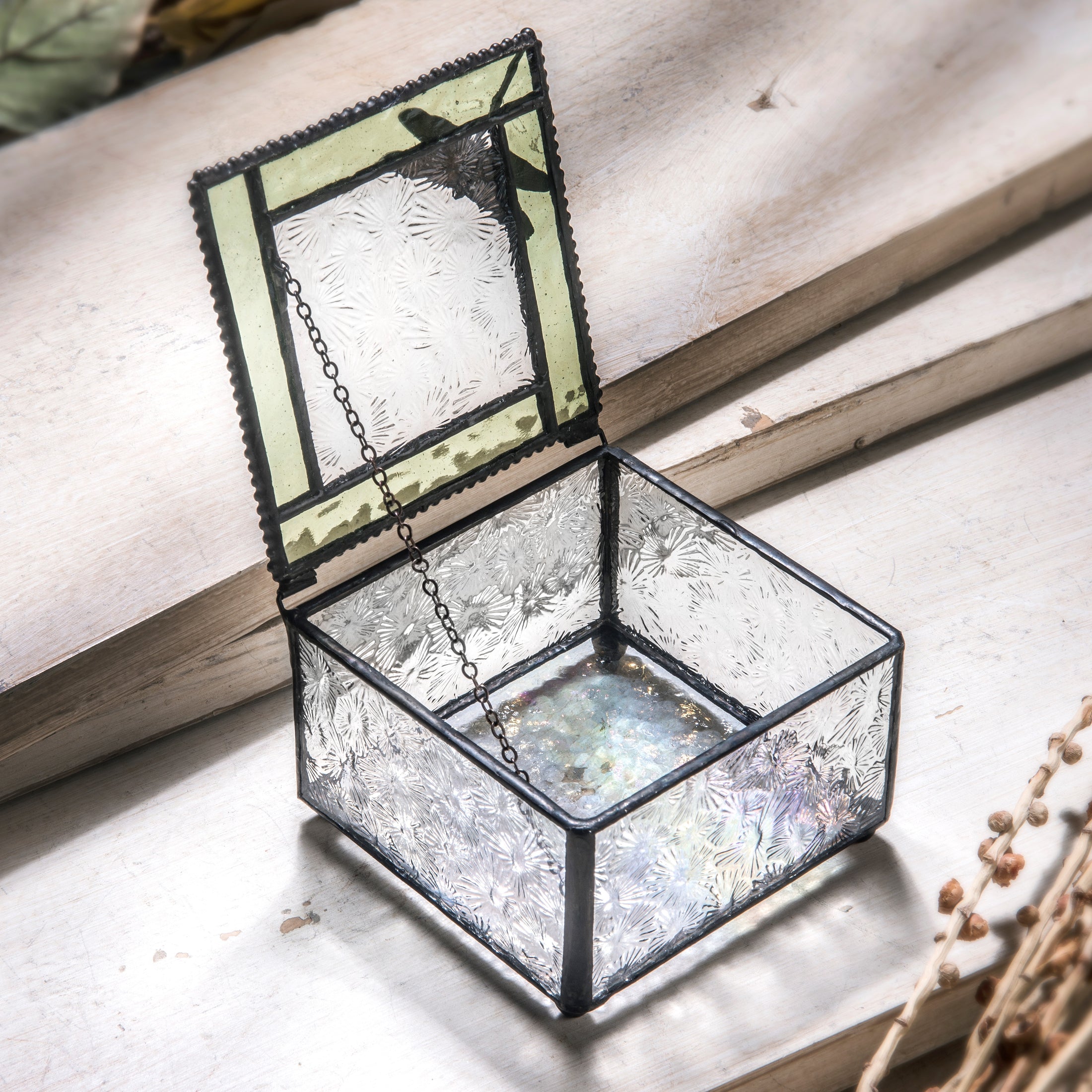 Dragonfly Keepsake Box 141 – J Devlin Glass Art