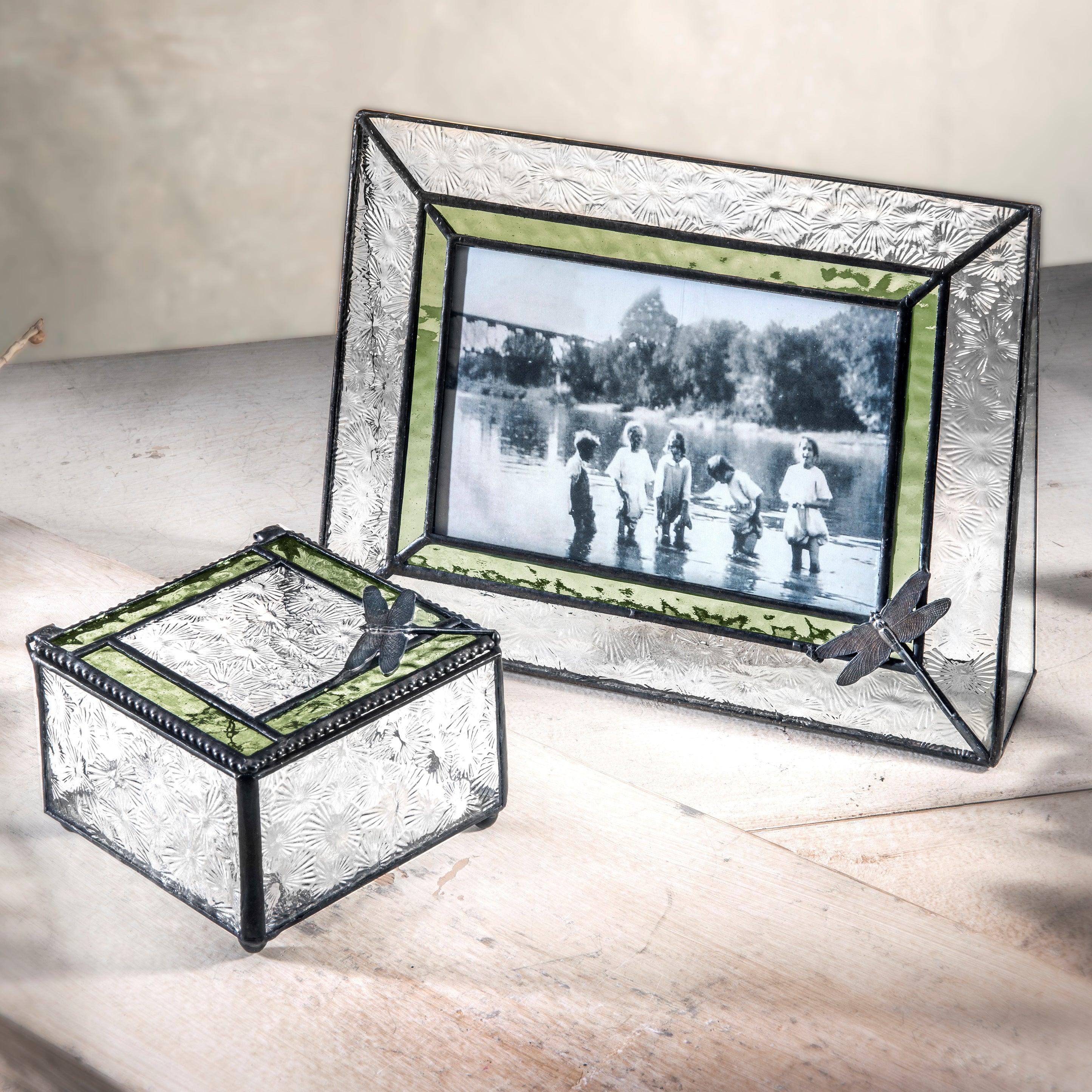 Dragonfly Keepsake Box 141 – J Devlin Glass Art